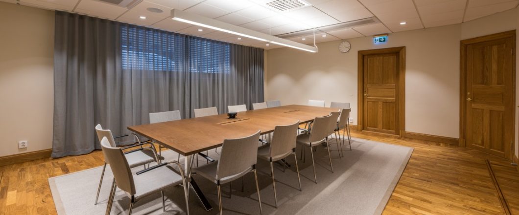 Plain_conference_room - LED LUKS